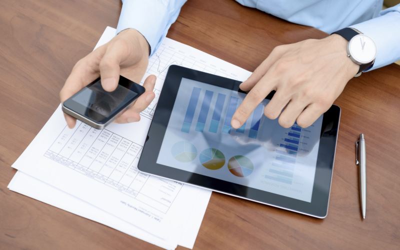 Calculer la différence en % entre 2 colonnes numériques d’un tableau ...